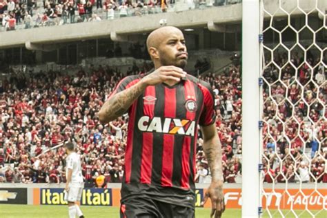 Thiago Heleno O General Do Atlético Em 2016 Tribuna Do Paraná