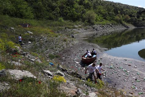 Левица со работна акција за чисто Тиквешко Езеро Левица