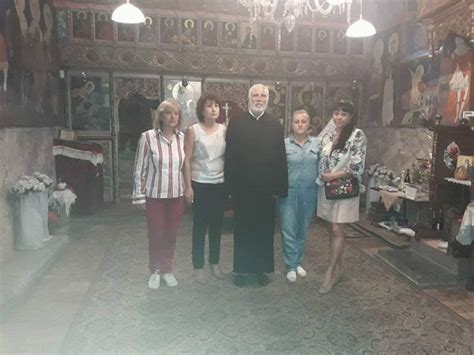 Поредна акция на дамите от ГЕРБ в Перник 12 чувала с мъжки и дамски дрехи и обувки очакват