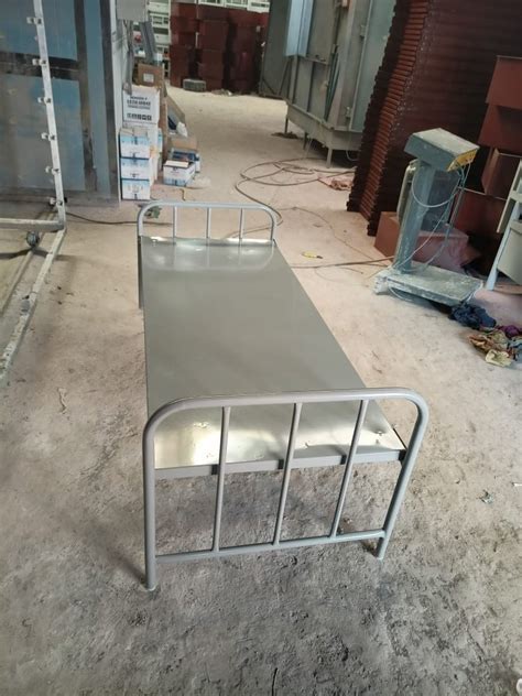 Operating Type Automation Grade Manual Mild Steel Hospital General Ward Bed Powder Coating