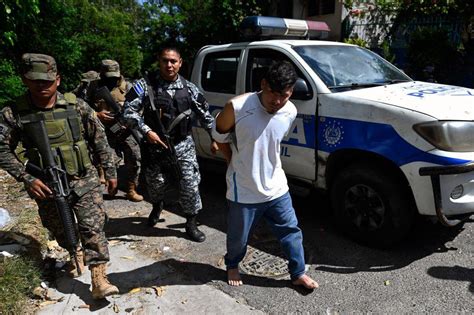 La “guerra” Contra Las Pandillas Deja Casi 63000 Detenidos En El Salvador