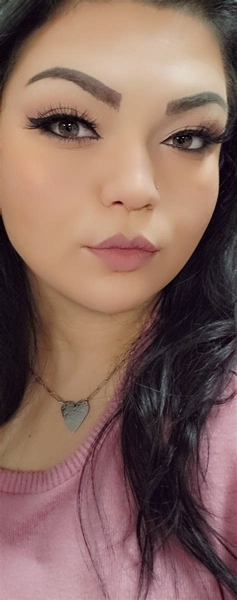Felt Cute Today F27 R Selfie