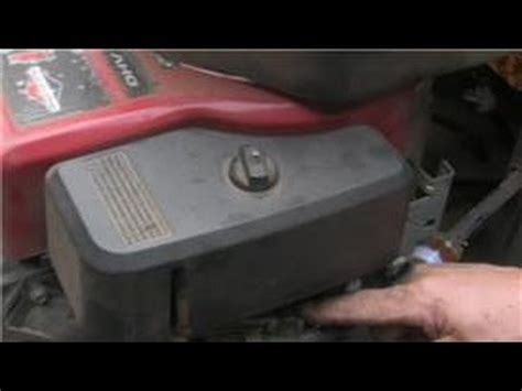 Lawn Mower Repair : Troubleshooting Carburetor Problems in a Riding Lawn Mower - YouTube