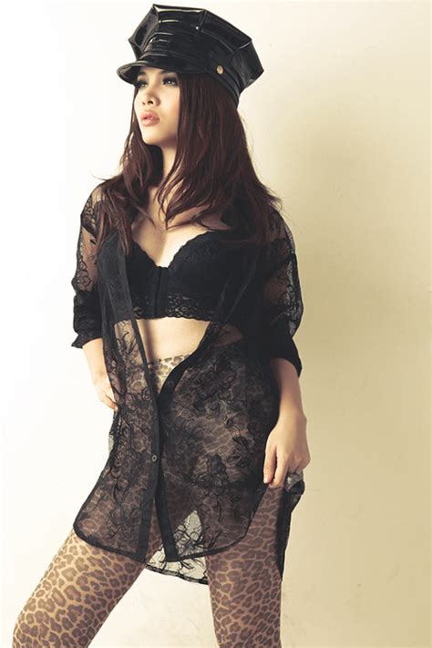 Naked Yen Trang In The Viet Nam Personal Show