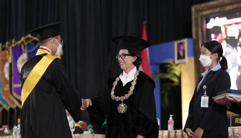 Rektor Ugm Lulusan Ugm Adalah Tumpuan Bangsa Universitas Gadjah Mada