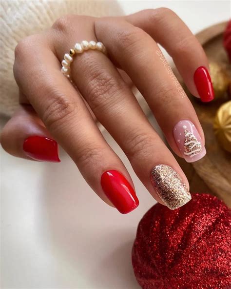 40 Red Christmas Nails So Fab Even Mrs Claus Would Be Jealous