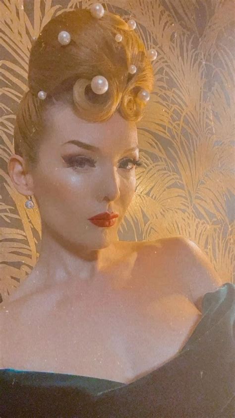 Miss Miranda Burlesque Showgirl And Model Hollywood California