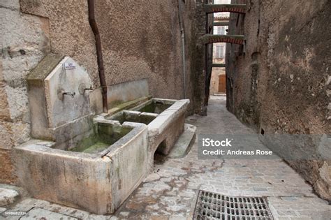 루시옹 구시가지 보클뤼즈 프로방스 알프 코트다쥐르 지역 프랑스 유럽 0명에 대한 스톡 사진 및 기타 이미지 0명 거리 건축 Istock