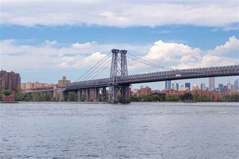 Premium Photo Williamsburg Bridge One Of The Access Options Between