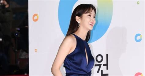Ten Photo 김소현 드레스 사이로 보이는 아찔한 가슴골