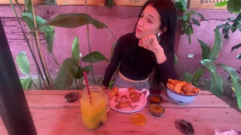 Vi spelar i en berömd restaurang i staden med hans vibrator Free Sex Video RedTube