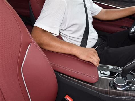 碳黑宝马5系新能源驾乘空间空间图片 宝马5系新能源 2022款 改款二 535le 豪华套装 7449418 太平洋汽车网