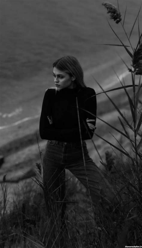 29 عکس پروفایل دخترانه خفن سیاه سفید که شما را متمایز میکند