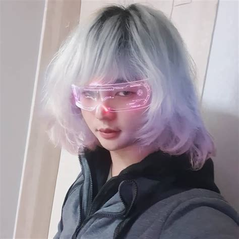 아빠는 가령 내 딸 눈물 한방울이라도 흐를까 애지중지 했는데 넘이 내 딸 눈물 흘리게 하면 가슴 아파서 참을수 없지