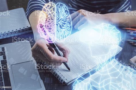 메모 배경을 복용 여성의 손을 통해 Ar 홀로그램 증강 현실의 개념 다중 노출 가상현실에 대한 스톡 사진 및 기타 이미지 가상현실 가상현실 시뮬레이터 개념 Istock