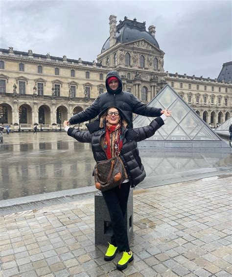 თიკა ფაცაცია პარიზში ტელეწამყვანი შოკისმომგვრელ ფოტოებს გვიზიარებს