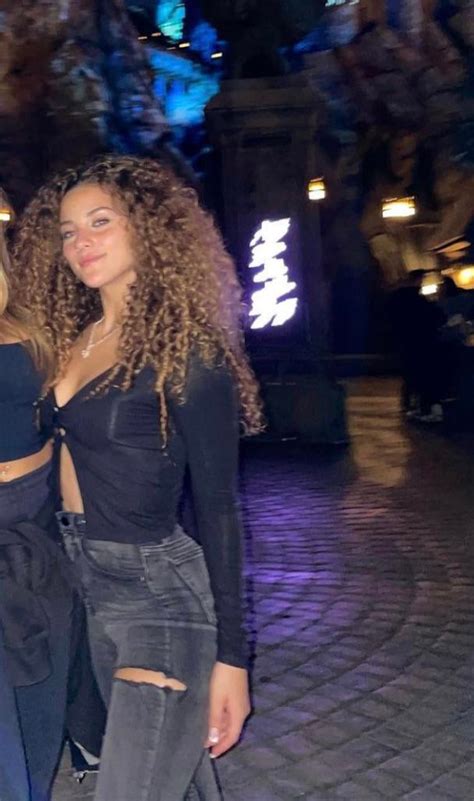 Sofie looking curvy as always : r/SofieDossi