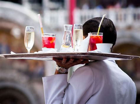 მიმტანი გამოძახებით Facebook