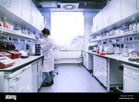 Science Lab Hi Res Stock Photography And Images Alamy