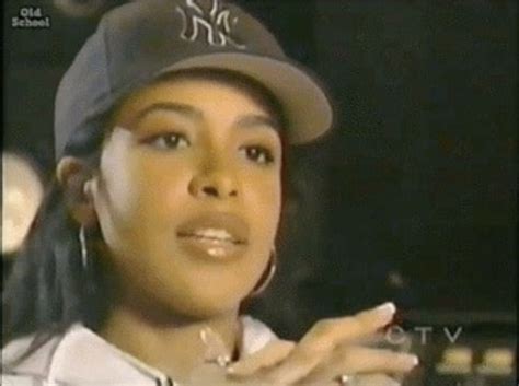 Pin By Vaniasilva On Aaliyah Aaliyah Hair Aaliyah Set Outfits