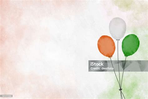 밝은 주황색 또는 사프란 인도 코트디부아르 아일랜드 국기에서와 같이 흰색과 녹색으로 된 삼색 풍선의 수평 배경은 얼룩진 지저분한 벽에 낙서로 그려져 충분한 복사 공간을