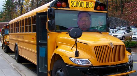 Dreamybull "Bus, Bus, Bus" / "I'm Bussing" | Know Your Meme