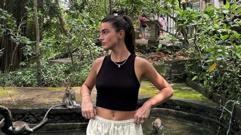 Potret Cantiknya Gemma Pinto Kekasih Marc Marquez Saat Liburan Di Bali