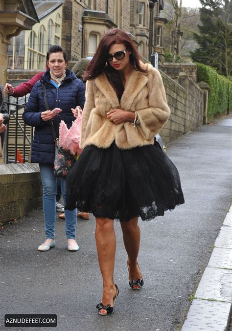 Twinnie Lee Moore Feet Aznudefeet