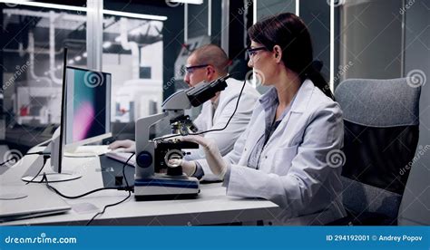 Electronic Lab Factory Worker Stock Image Image Of Chip Testing 294192001