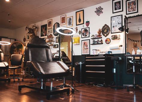 Modern Tattoo Shop Interior Design