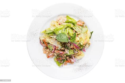 신선한 허브와 부드러운 소스를 곁들인 가벼운 샐러드 레스토랑 서비스 컨셉 격리 건강한 식생활에 대한 스톡 사진 및 기타 이미지