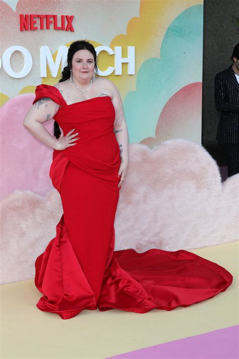 Lena Dunhams New Memoir Famesick Promises An Intimate Look At Battle