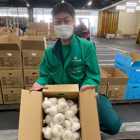 八戸中央青果 On Twitter この時期にしか味わえない新生にんにくが入荷しています。乾燥させてから出荷する一般的なにんにくと違い