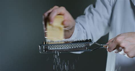 요리 강판 파르메산 치즈 전형적인 이탈리아 치즈의 슬로우 모션 접시에 갓 양조 9월에 대한 스톡 사진 및 기타 이미지 9월