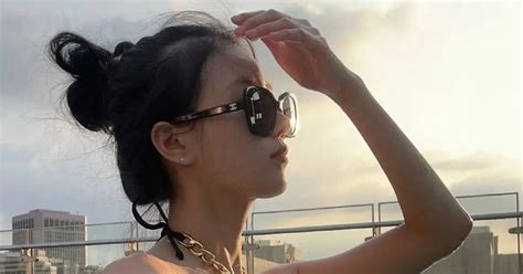 미주야 옷 좀 입어라…이미주 비키니 차림에 팬들 왜 자꾸 벗고 다녀