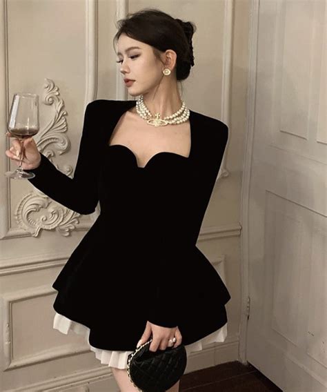 레이디나인 하트넥 볼레로느낌 블랙 플레어 미니 원피스