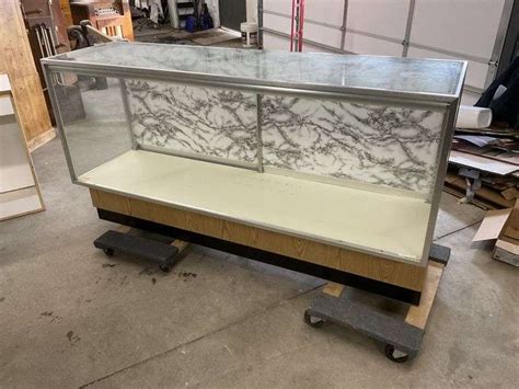 Lighted Display Case 6 X 39 X 20 No Key Legacy Auction Company