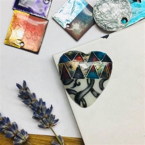 Онлайн-курс горячей эмали | Enamel, Enamel pins, Accessories