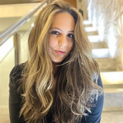 Lara Rocha Lara Rojo Threads Say More