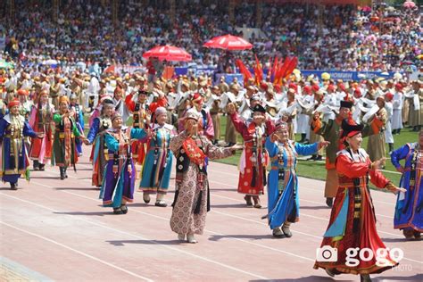 Төв цэнгэлдэх хүрээлэнд наадмын нээлтийн ажиллагаа эхэллээ