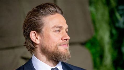 Charlie Hunnams Hairstyle The Gentlemen Gentleman Haircut Mens
