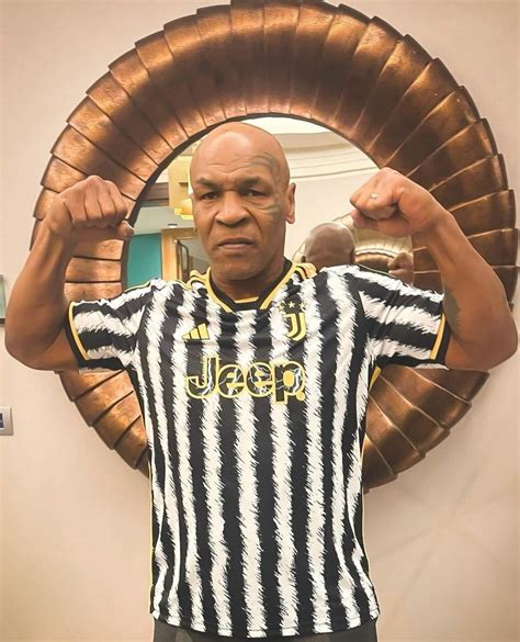 پیراهن یوونتوس بر تن مایک تایسون عکس طرفداری
