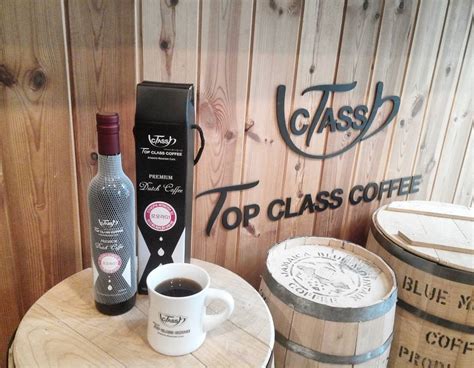 스페이스인커피드림 역시 여름답게 덥습니다 심지어는 열대야까지 있네요~~ 이럴때는 시원한걸 마셔줘야합니다 시원한 여름철 신메뉴 카페 블루문 어떠신가요