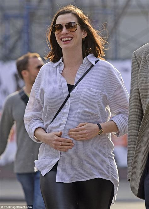 Anne Hathaway Preggophilia