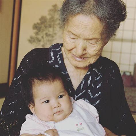 少し前に亡くなった、ひいおばあちゃん。 三人目の子どもだった、私の母を妊娠して間もなく、ひいおじいちゃんは戦艦で亡くなりました。 私が結婚する