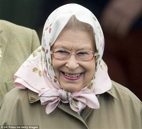 The Queen steps out in her third headscarf in as many days | Daily Mail ...