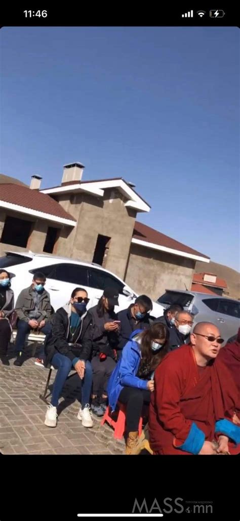 УИХ ын гишүүн Ц Цэрэнпунцаг өөрийн байрандаа төвд лам залж 30 орчим хүнийг цуглуулан ном хуруулжээ