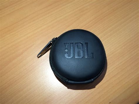 Hộp đựng tai nghe JBL