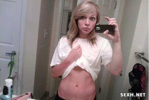 Милашки делают пикантные селфи Pic Милашки делают пикантные селфи Pic