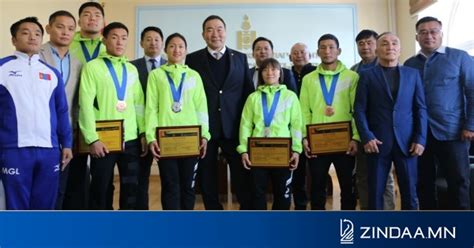 Сайд Б Бат Эрдэнэ чөлөөт бөхийн ДАШТ ий медальтнуудыг хүлээн авч уулзлаа